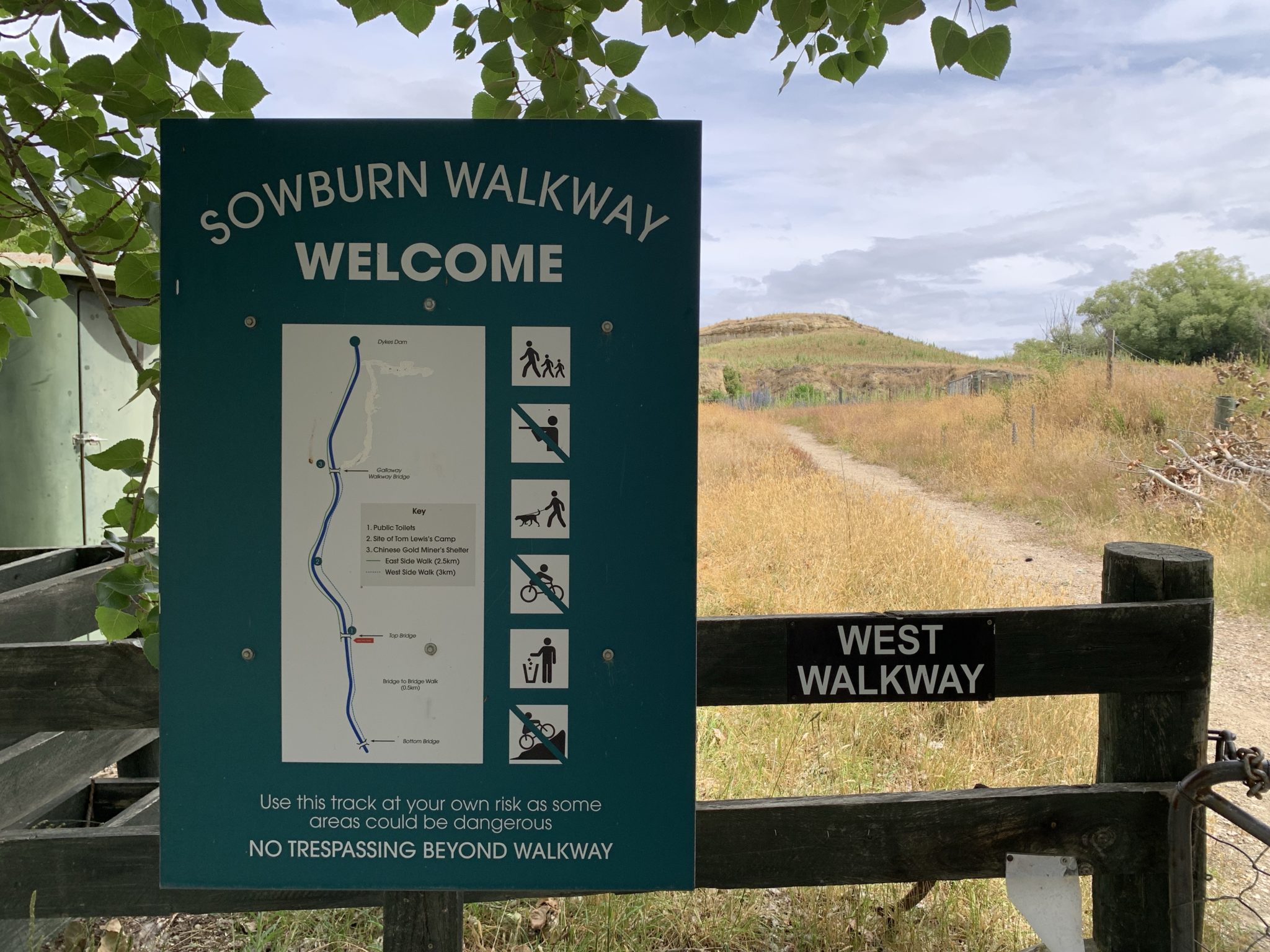 Dyke’s Dam (Sowburn Walkway), Patearoa, CENTRAL OTAGO – Moo and Moochelle
