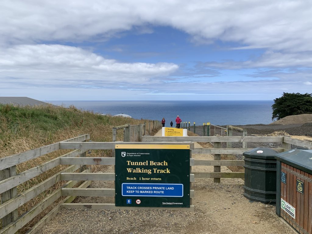 Tunnel Beach, Dunedin, OTAGO – Moo and Moochelle